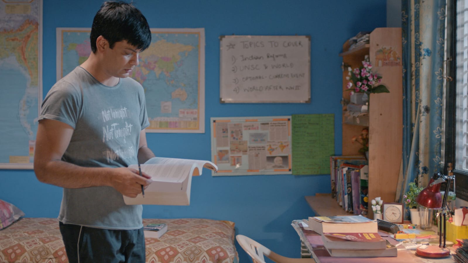 ab dIlli door nahi film। bollywood news | साधारण गांव का लड़का कैसे बन जाता है IAS,: एक गरीब ...