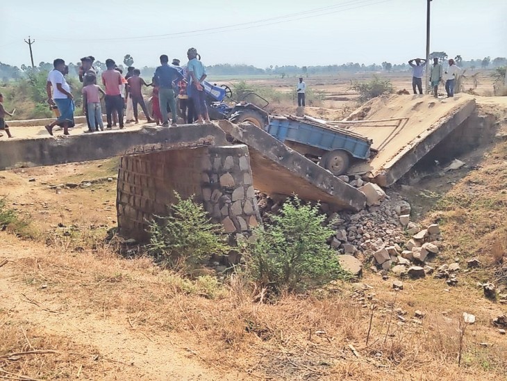 Bridge on North Koel canal collapsed due to heavy vehicle passing ...