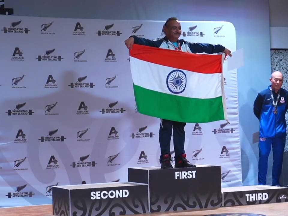 Mohan Parashar won gold in weight lifting | 63 साल के खिलाड़ी बने ...