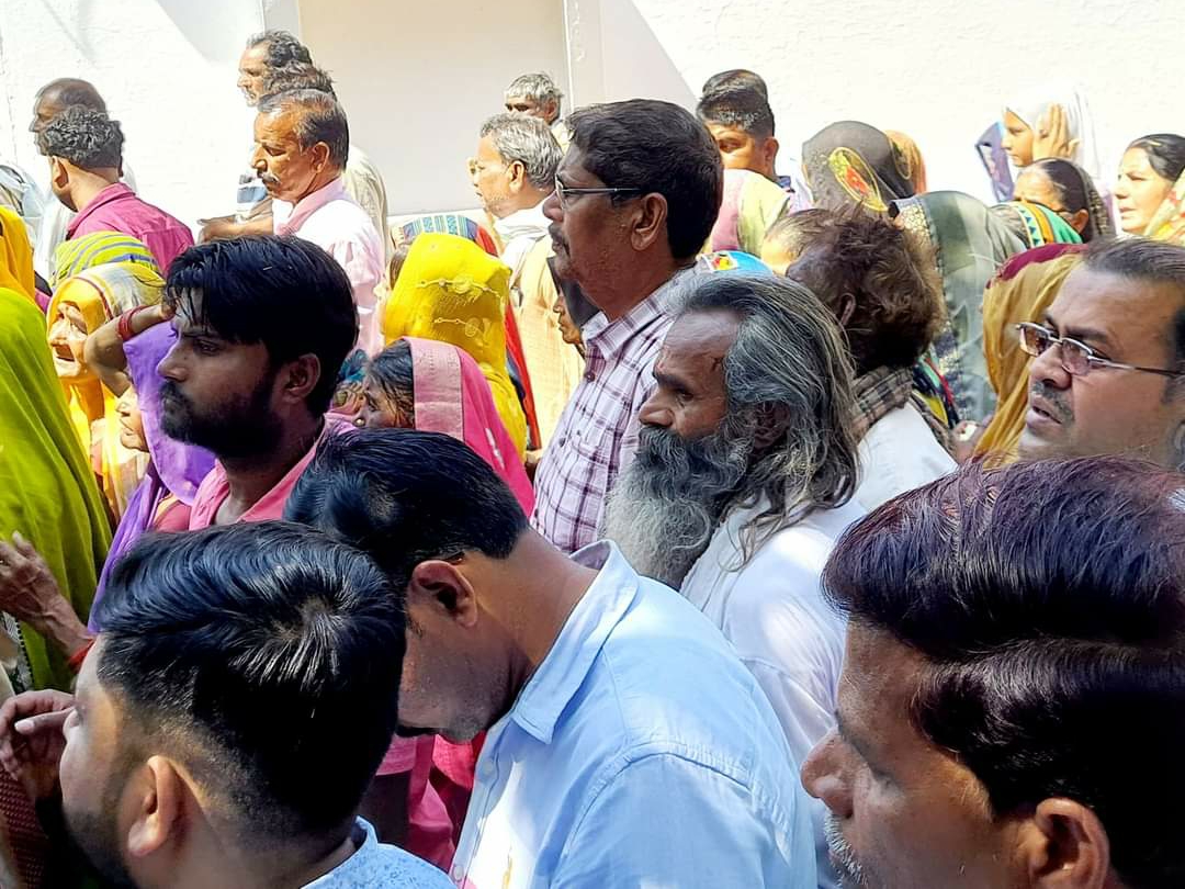 Thousands of devotees reached for the last darshan of Mahavir Das Tyagi