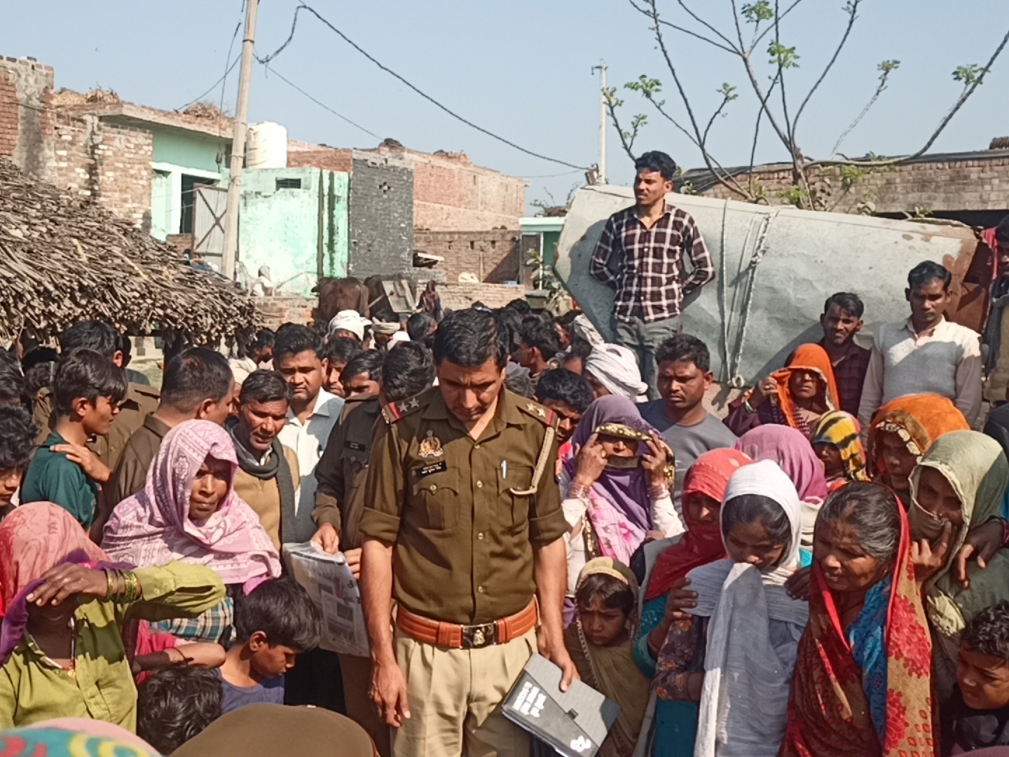 पुलिस ने शव का पंचनामा भर पोस्टमार्टम को भेजा | The police sent the ...