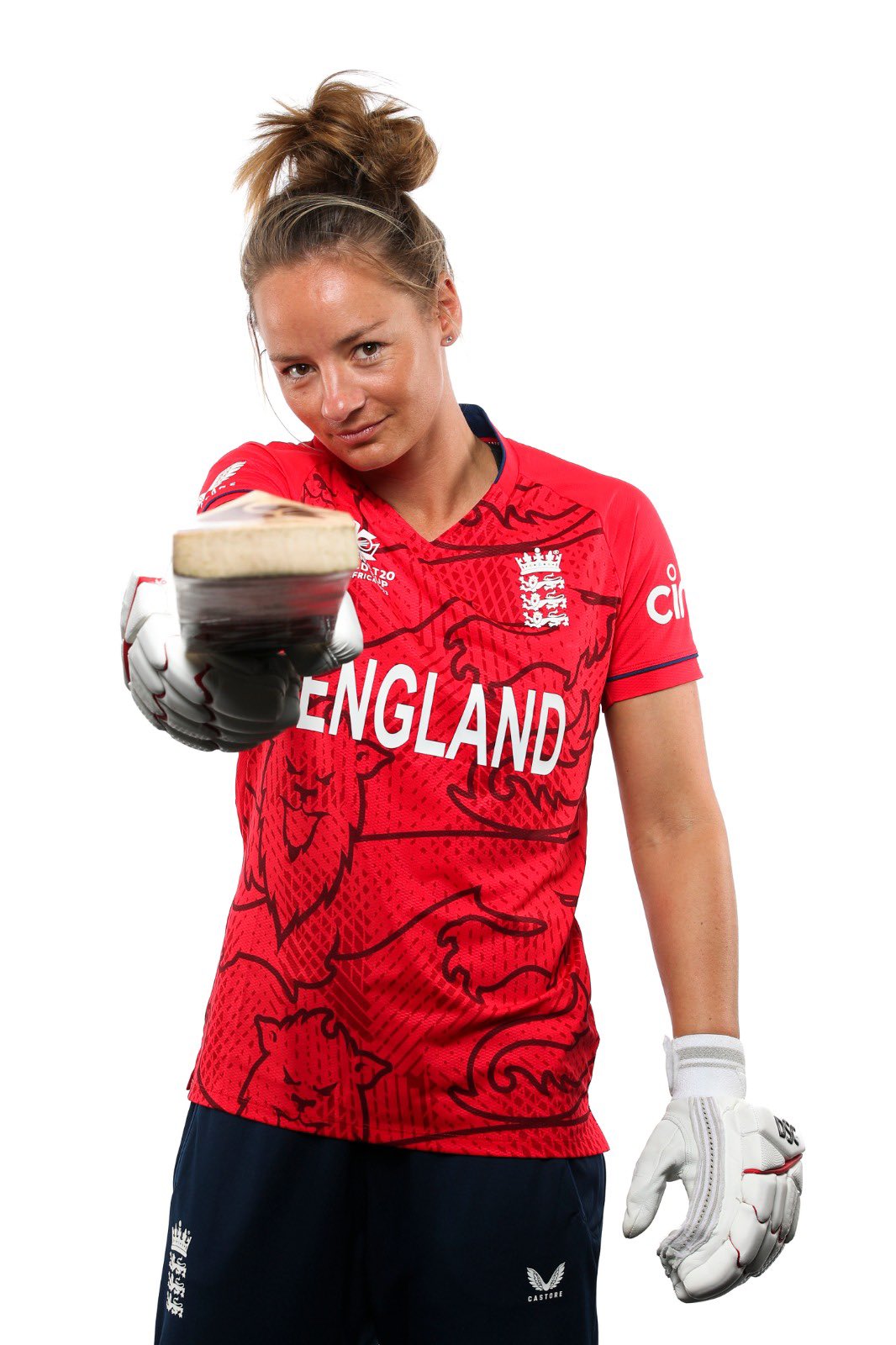 English Cricketer Danielle Wyatt Engaged Georgie Hodge | Once Proposed ...