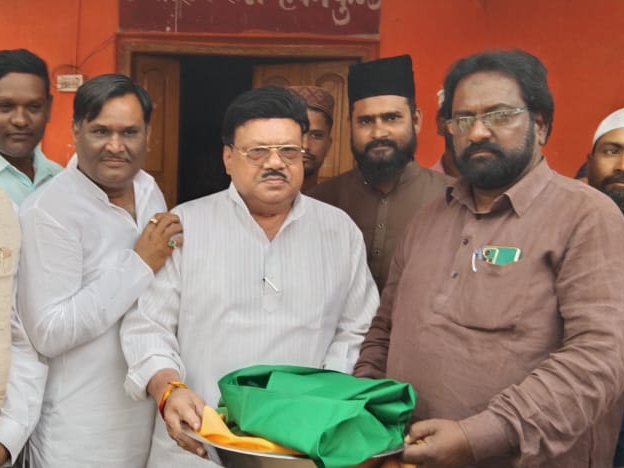 The holy 786 flag of Baba Syed Shah was removed from the Chandi temple ...