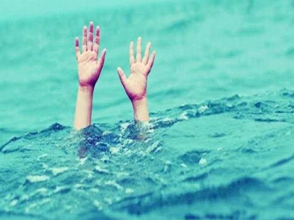 Went into deep water while taking bath in Betwa river | नदी में डूबने ...