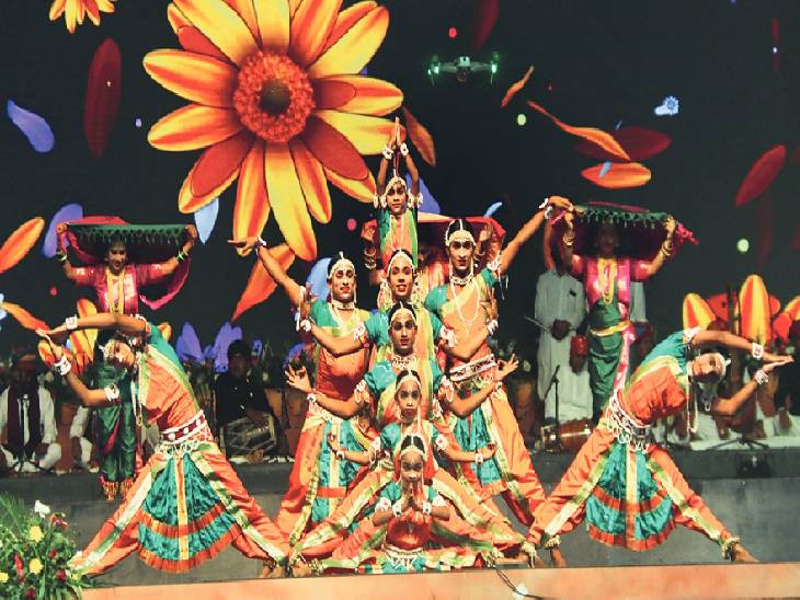 Talk of patriotism in Kavi Sammelan, Holi from all over the country on ...