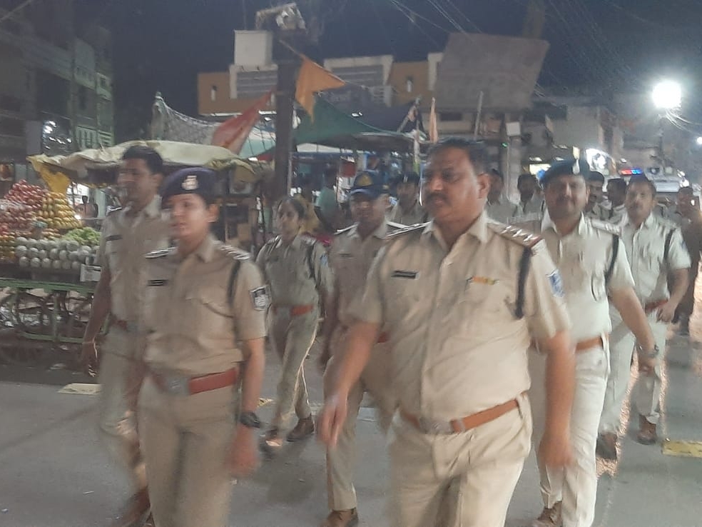 Alot police took out a foot march under the leadership of SDOP ...