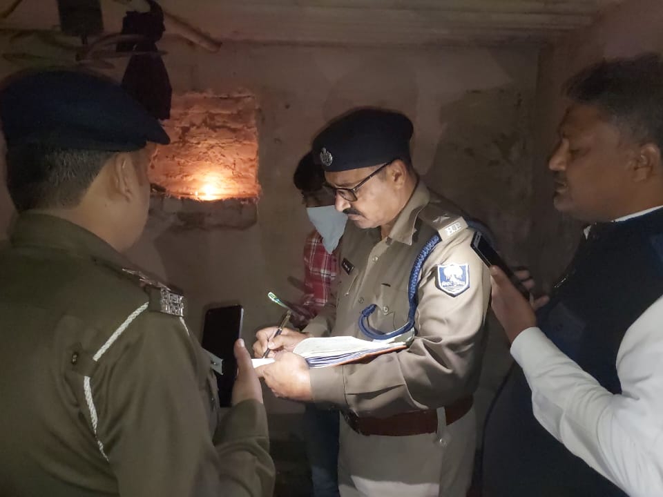 Dead body of young man recovered from bedroom, girl's family fled from ...