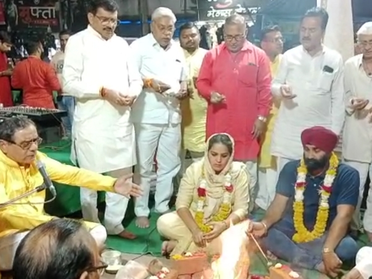 Arya Samaj celebrated Holikotsav by performing Vedic Havan in Gandhi ...