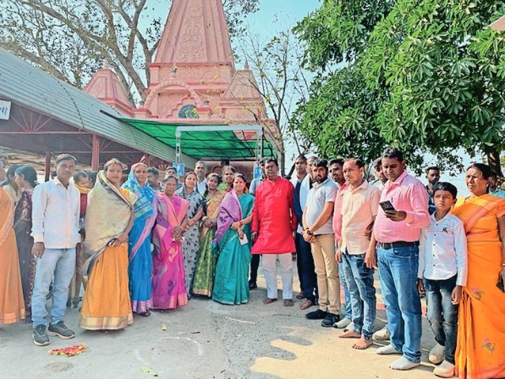 On fulfillment of vow, Ramgarh MLA Sunita worshiped at Sona Pahadi temple in Bagodar | पति सांसद ...