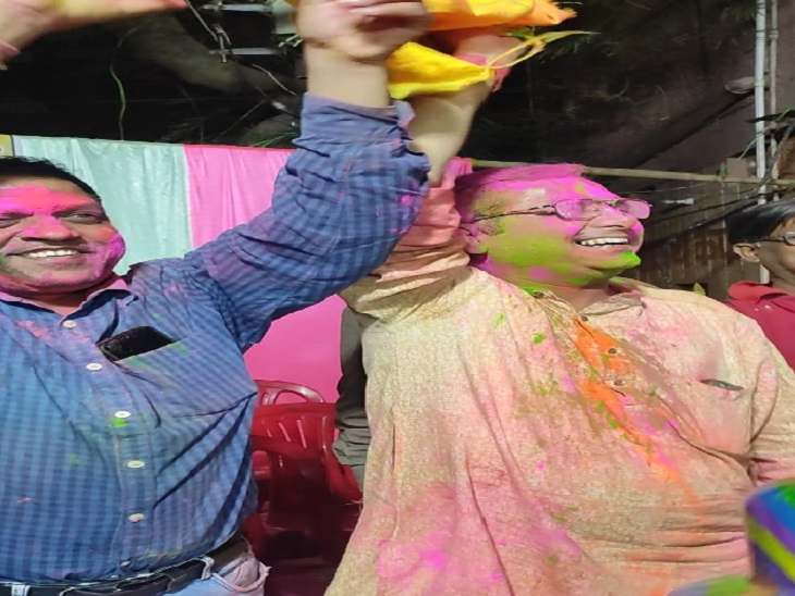 Mla Shailesh Pandey Danced Fiercely In Phag Festival Women Burn Holika