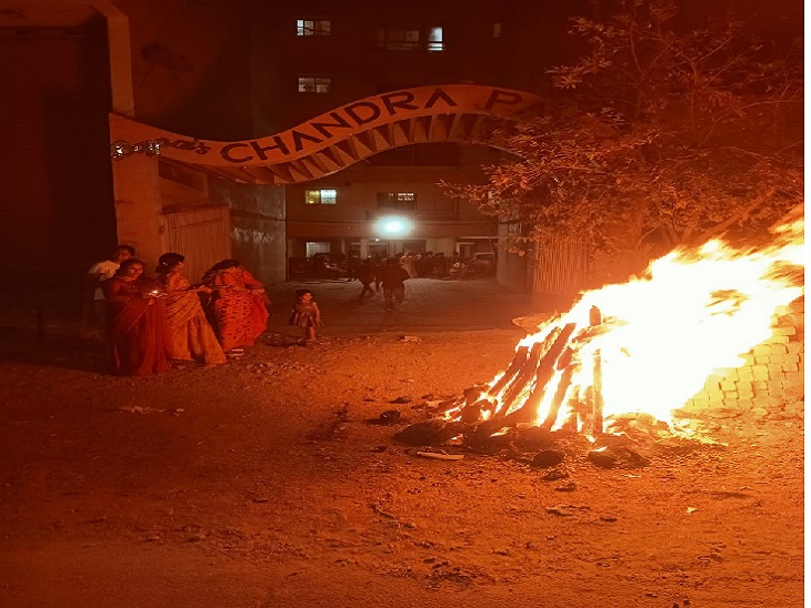 Mla Shailesh Pandey Danced Fiercely In Phag Festival Women Burn Holika
