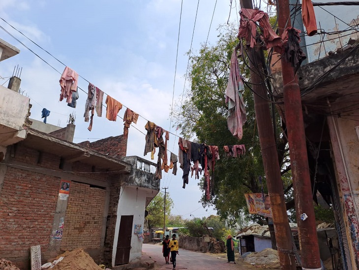 Azamgarh Cloth tearing Holi being played in for 40 years | आजमगढ़ में ...