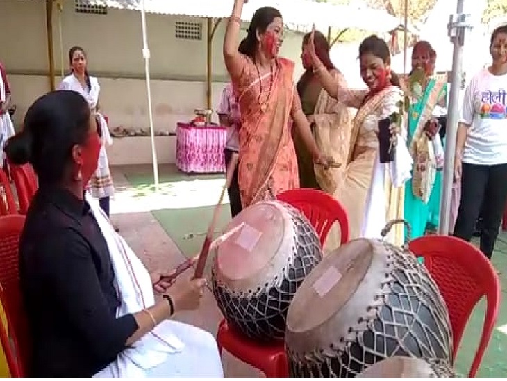 Police officers and SHOs painted in the colors of Holi, after 48 hours ...