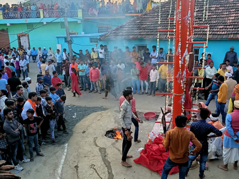 People came to see the fair throughout the day and Rai dance at night ...