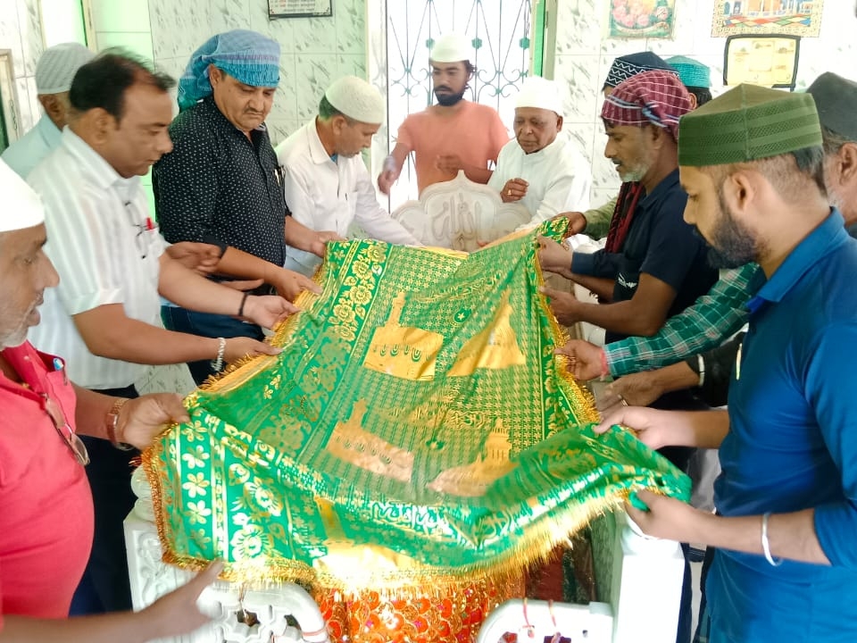 The rituals of Gusl and sandal at the dargah, devotees thronged the ...