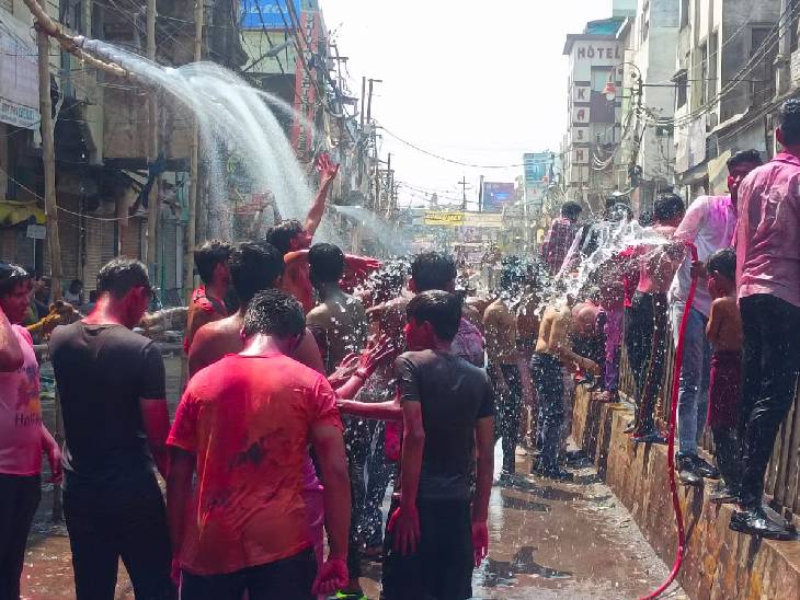 Prayagraj ki holi updates : See Holi of Prayagraj in 25 pictures, Holi ...