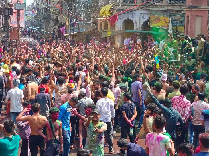 Prayagraj ki holi updates : See Holi of Prayagraj in 25 pictures, Holi ...