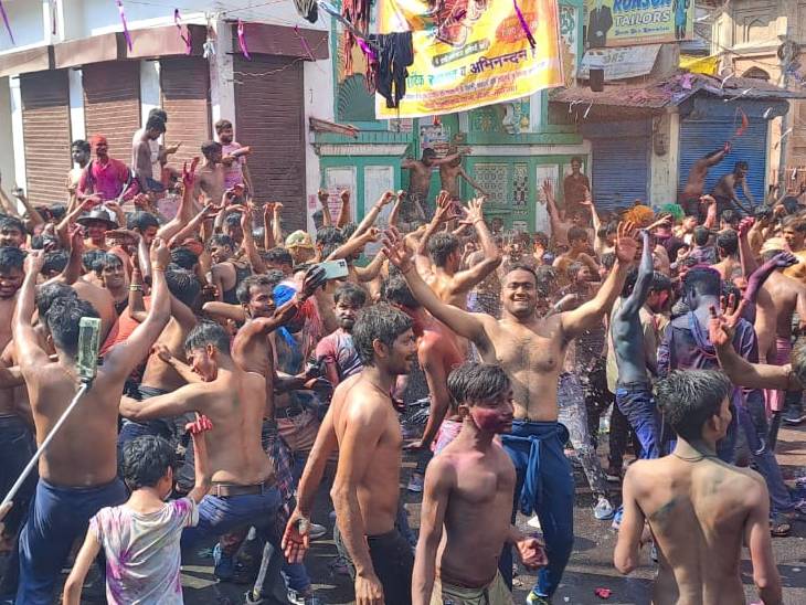 Prayagraj ki holi updates : See Holi of Prayagraj in 25 pictures, Holi ...