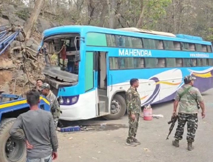 Bus collided with rock in Keshkal Ghat, more than 15 passengers ...