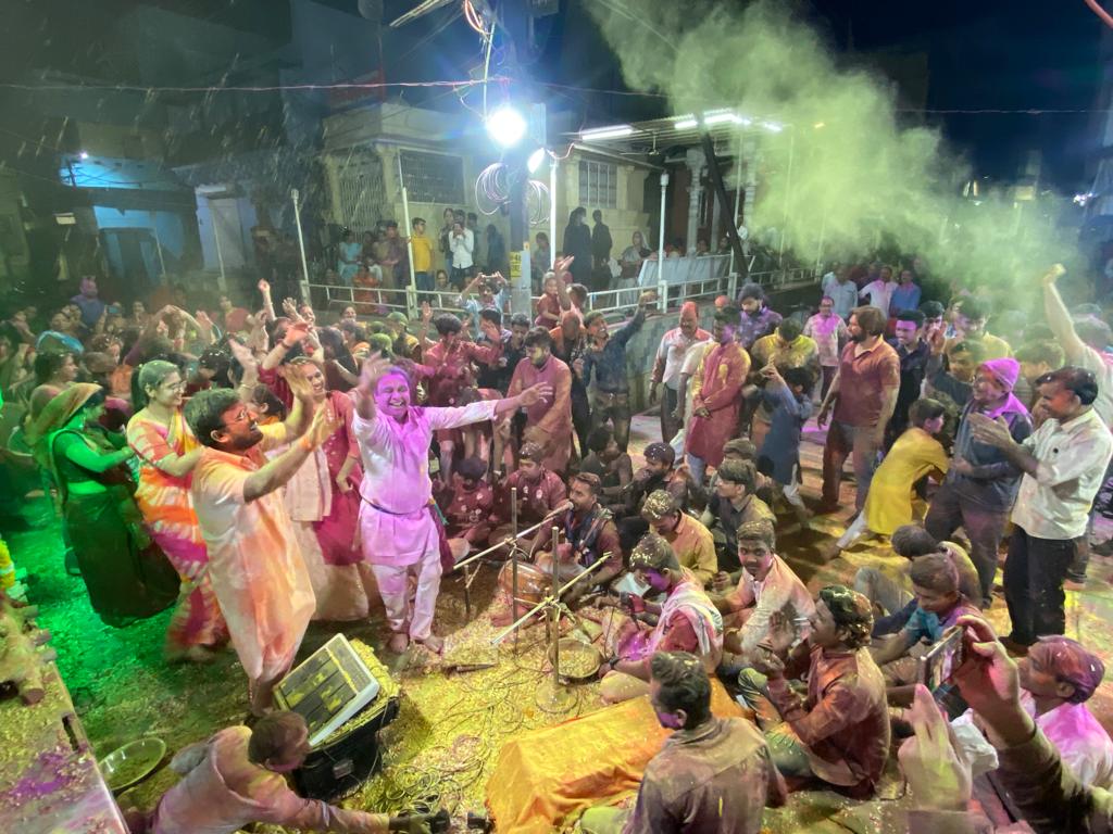 Udaya Pushp Sang Gulal celebrated Rangotsav by dancing and singing to ...