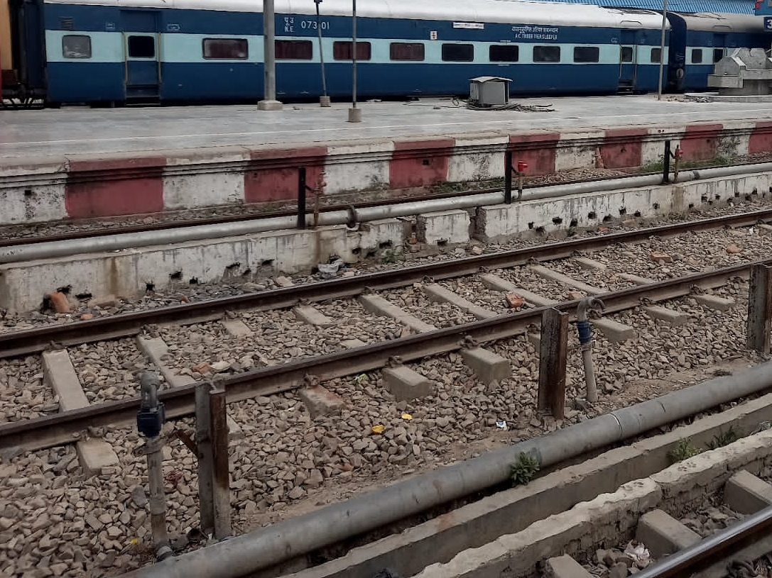 12 trains canceled, many trains route changed, see details... | औड़िहार-भटनी रेलखंड का दोहरीकरण ...