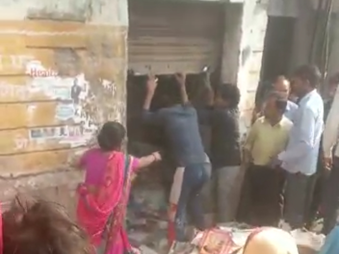 Women were kicked and punched, thrown out, captured by dropping the ...
