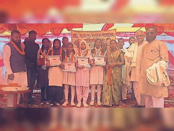 50 students passed in Dr. Rajendra Prasad general knowledge competition, honored | सामान्य ज्ञान ...