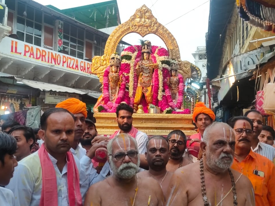 Toured the city on a golden palanquin with a gold pitcher in hand ...