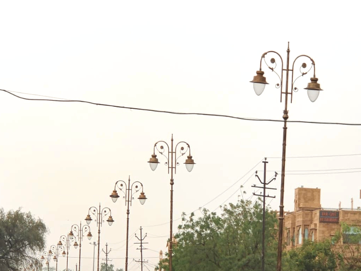 9 meter high 120 watt 217 LED street light, idea came from Jaipur ...