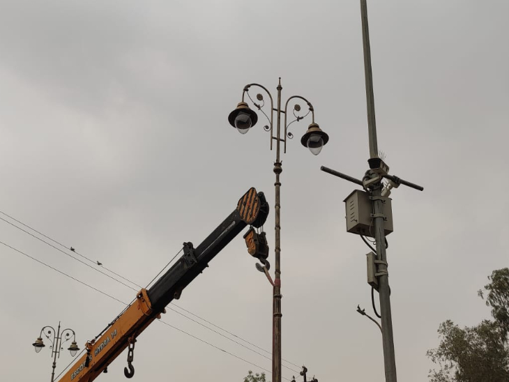 9 meter high 120 watt 217 LED street light, idea came from Jaipur ...