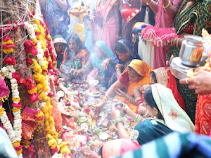 सुख-समृद्धि के लिए दशामाता का व्रत रख महिलाओं ने की पीपल की पूजा | For ...