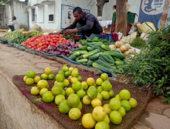 The market sprung up before Navratri ... ~ 350 per hundred lemons are ...