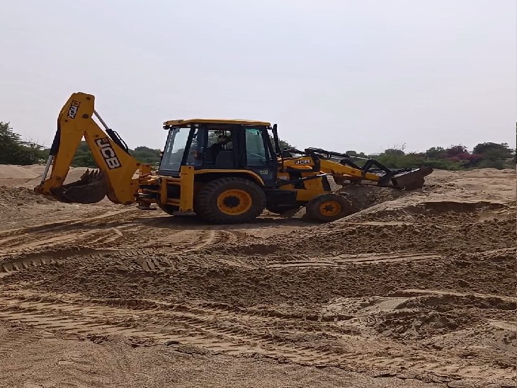 The news has already been given to the sand mafia, the administration's ...