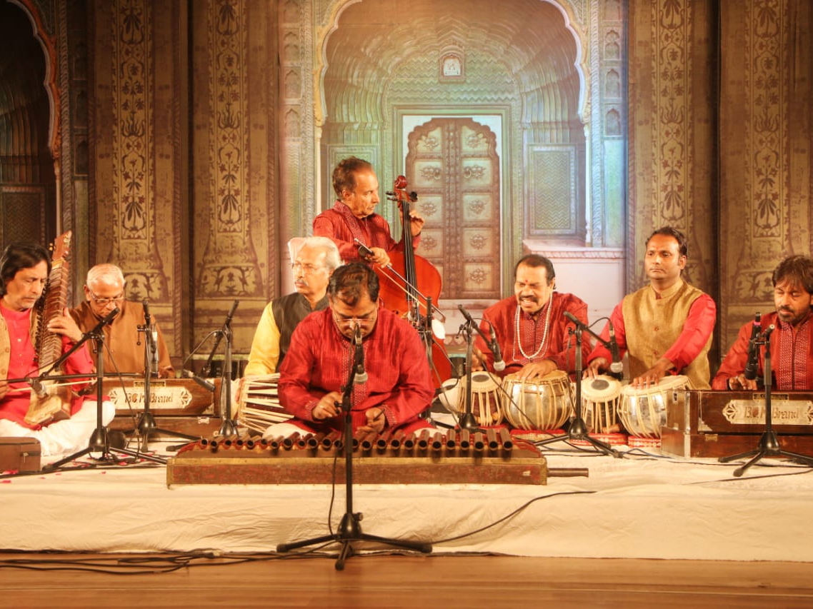 वृन्द वाद्य से शुभारंभ, कलाकारों की मनोहारी प्रस्तुतियों ने समा बांधा ...