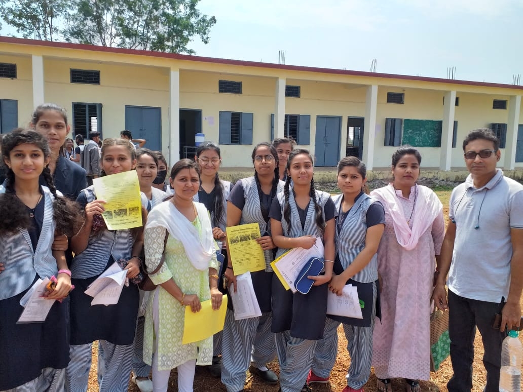 The team of Girls College of Seoni Malwa told the plans to the students ...
