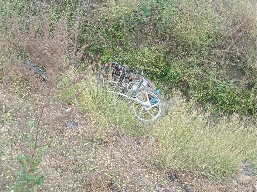 Car and bike collision near Pataria Goyal on Ashta-Shujalpur road