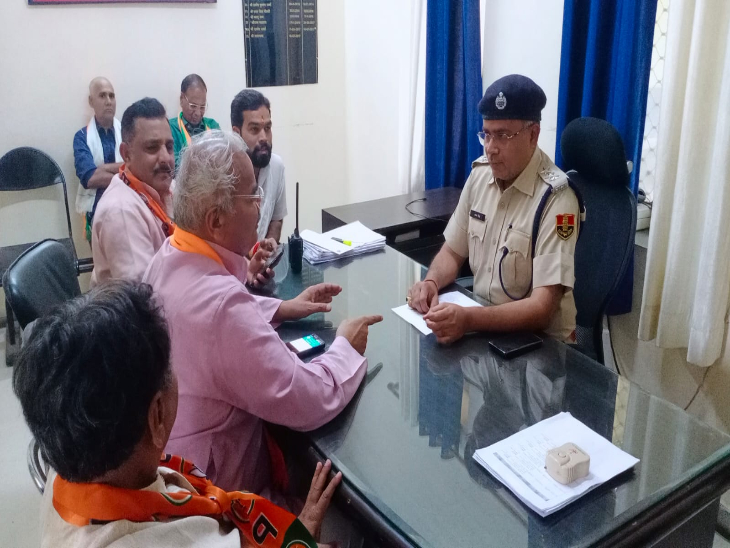 विधायक मदन दिलावर समर्थकों के साथ थाने के बाहर धरने पर बैठे, बोले- पीएम ...