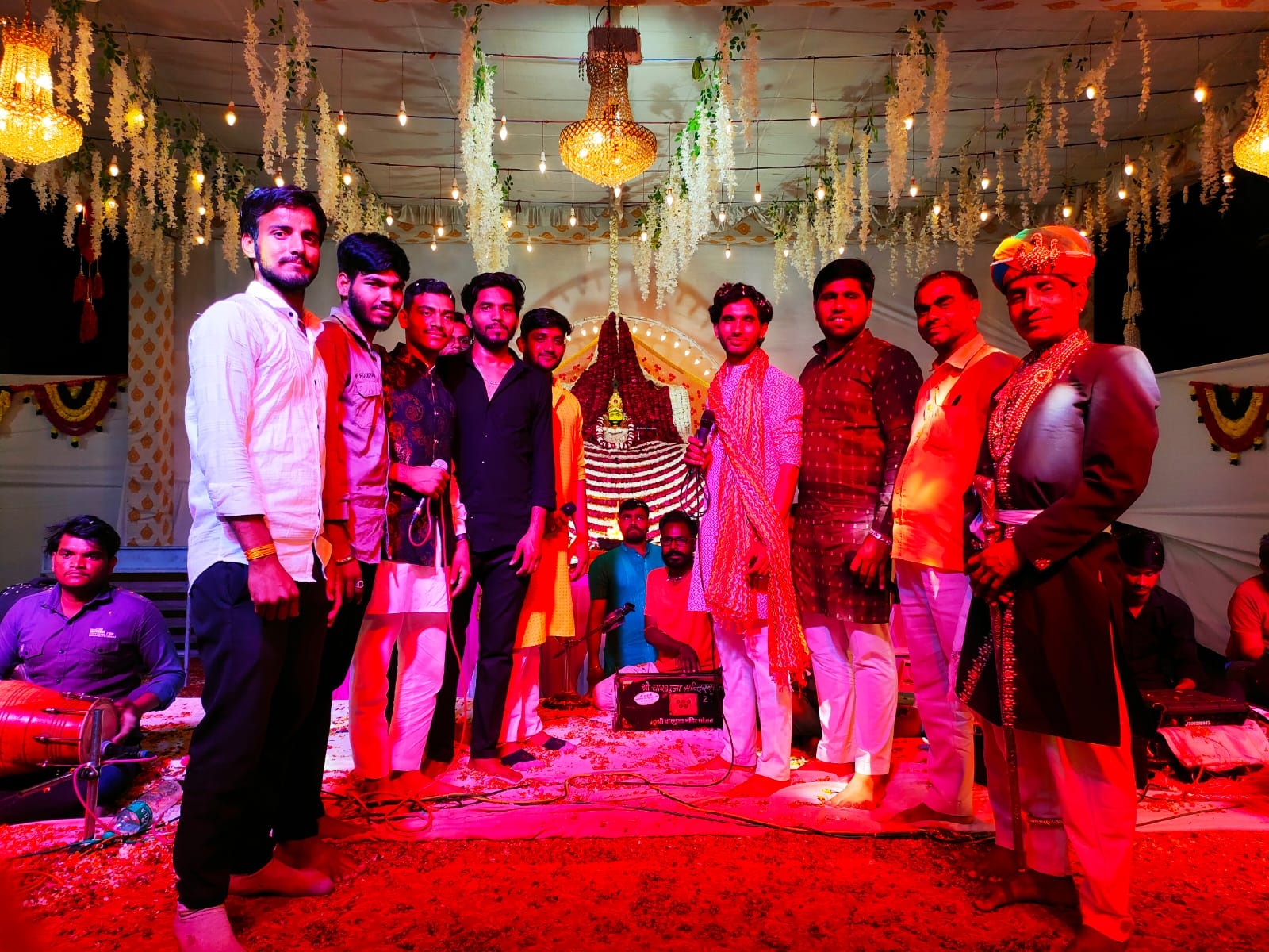 Devotees danced on the hymns of Khatu Shyam Baba, crowd gathered | हारा ...