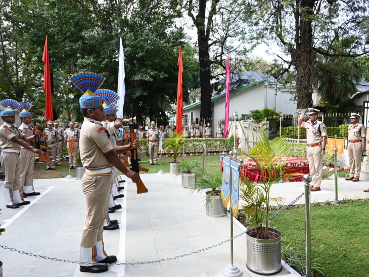 Remembering the martyrs, flowers were paid tribute to the Shaurya ...