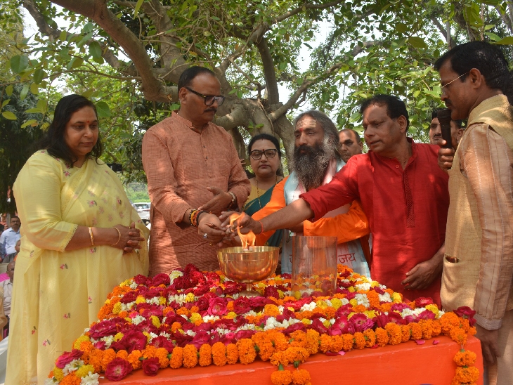 In Lucknow Inauguration of Muktakashi Yoga and Meditation Center Deputy ...