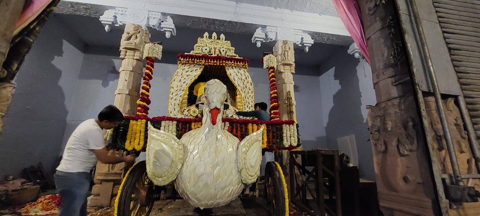 Lord Godarangmannar came out sitting in Pushpak Vimana