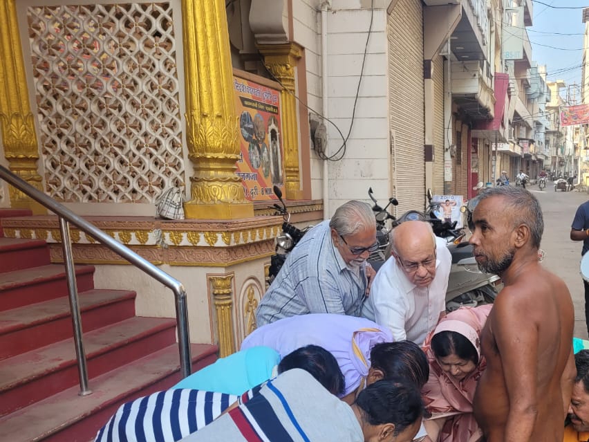 After visiting the Jain temple, Munishree traveled towards Bawangaja ...