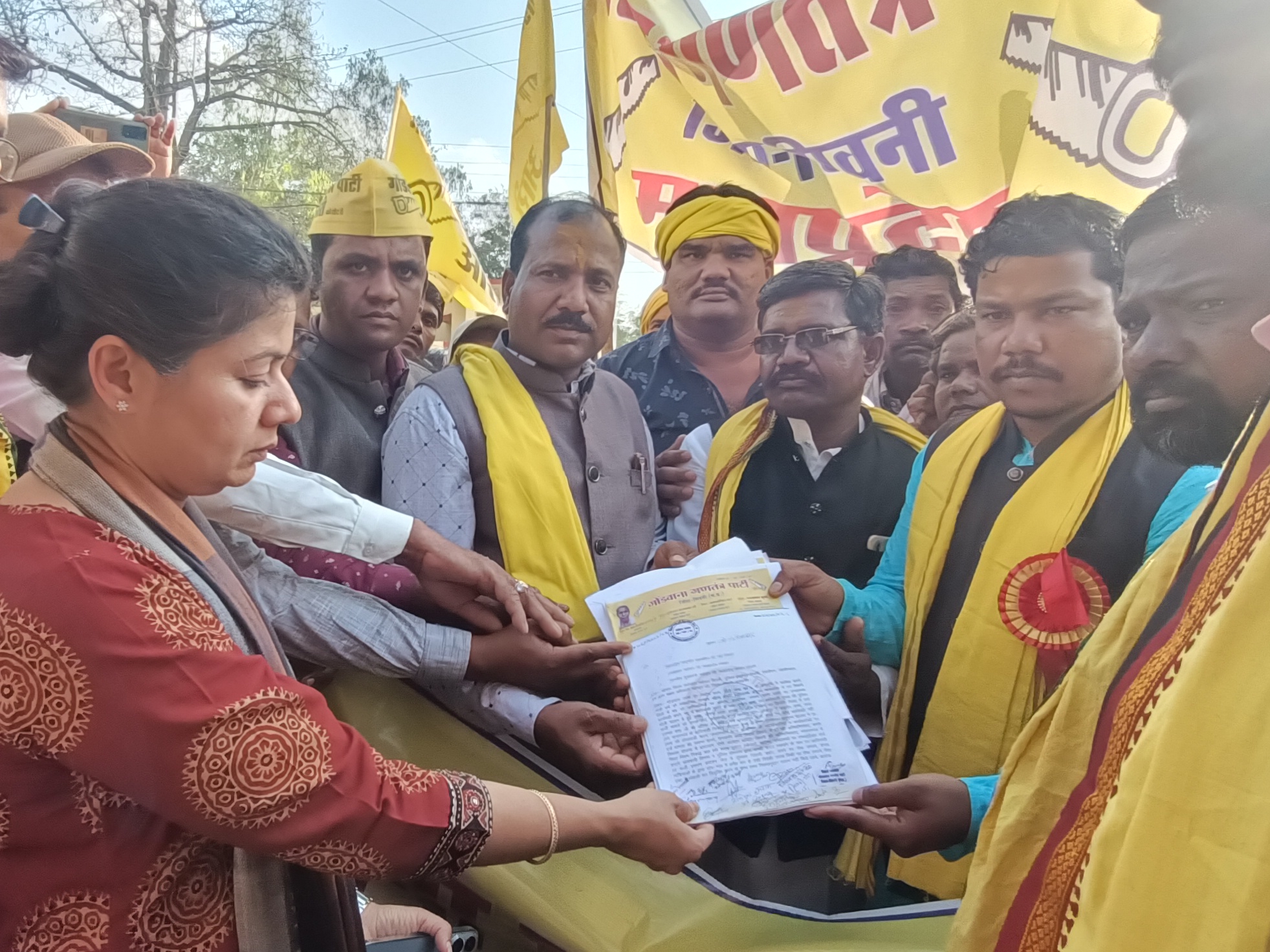 Workers of Gondwana Ganatantra Party took out rally on 35 points ...