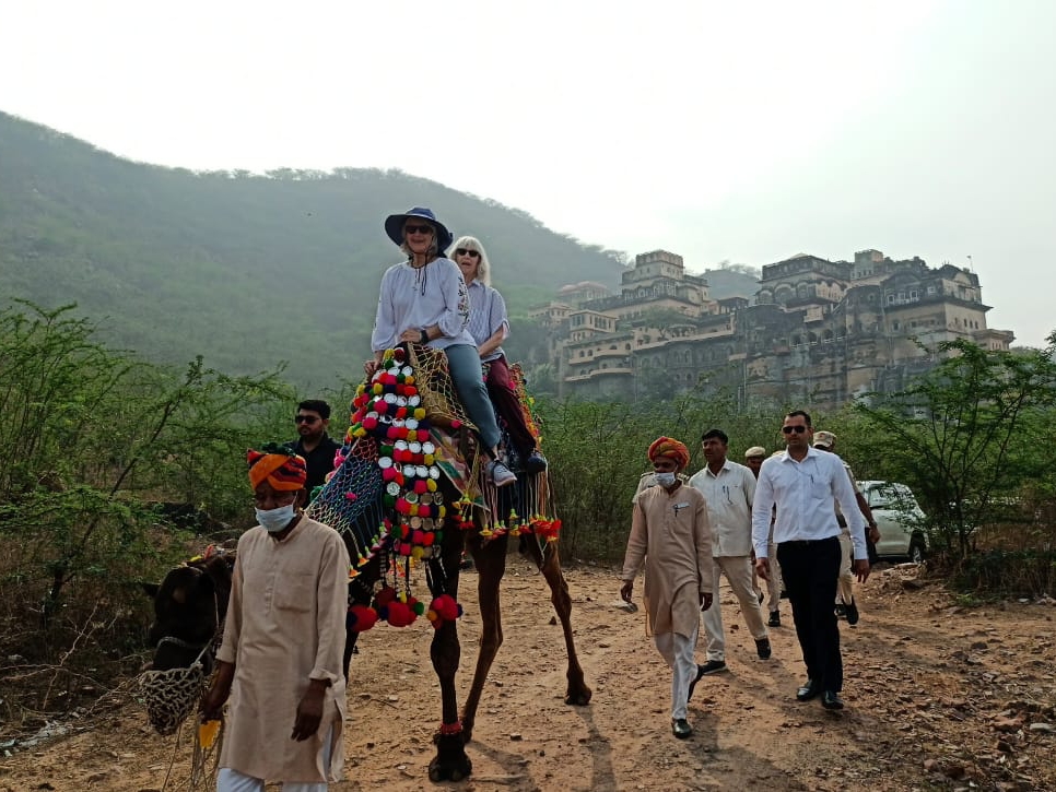 US Ambassador Elizabeth Jones visited Neemrana Fort Palace, visited ...
