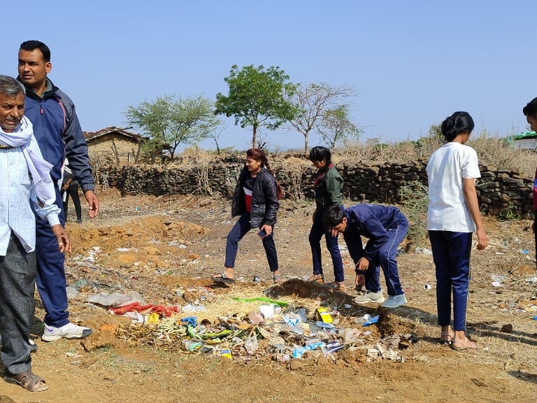 Students giving message of cleanliness by organizing camp in Baghoda ...