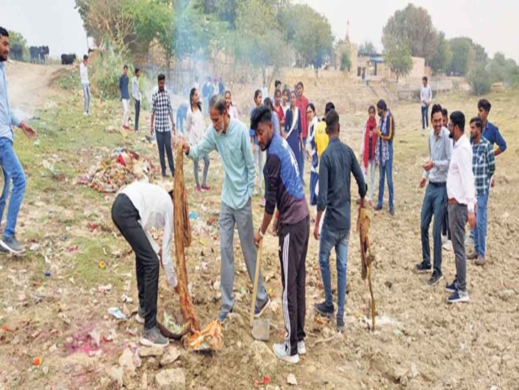 Volunteers did shramdaan in the seven-day special camp of National ...