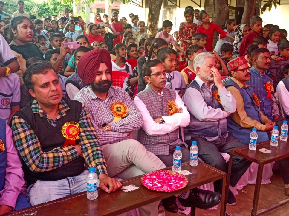Science exhibition, food stalls, games and swings set up | बिलासपुर में ...