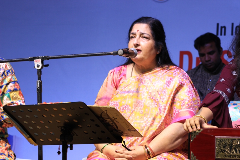 Anuradha Paudwal recited devotional songs and bhajans at Apex University, created a spiritual ...