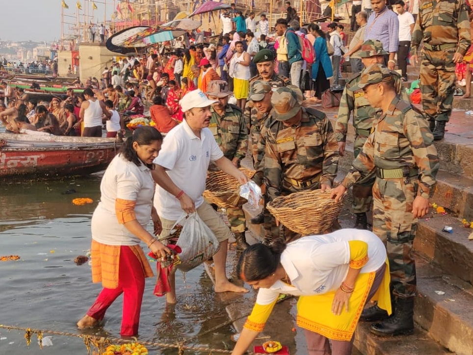 Ganga Task Force and Namami Gange team clean Ganga water on World Water ...