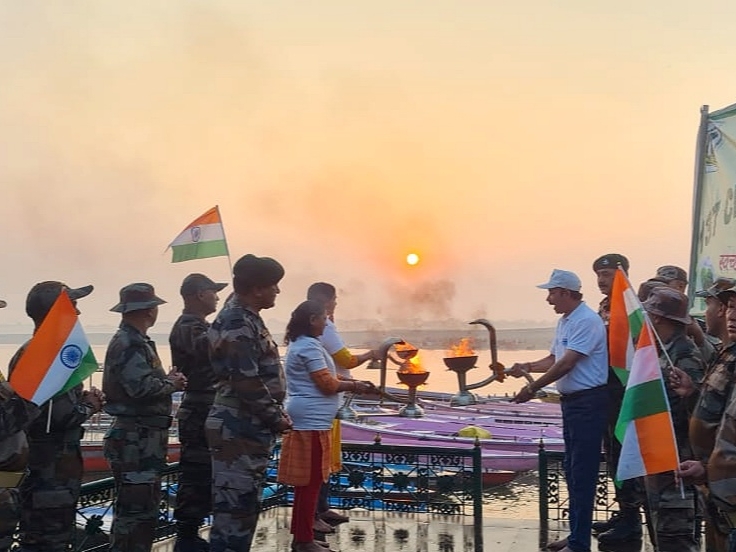 Ganga Task Force and Namami Gange team clean Ganga water on World Water ...
